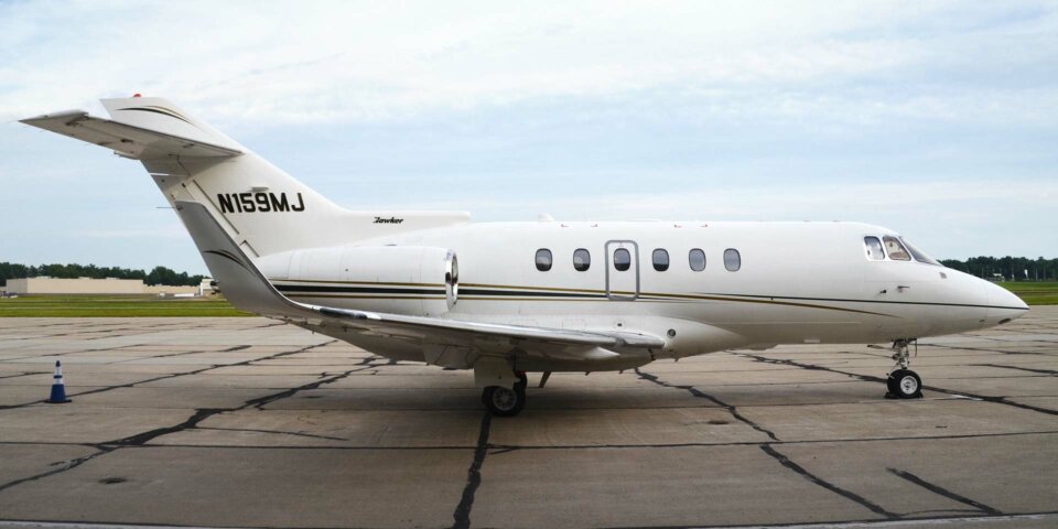 Hawker 800XP/900XP - Fleet - Private Jet Charter & Aircraft Management ...