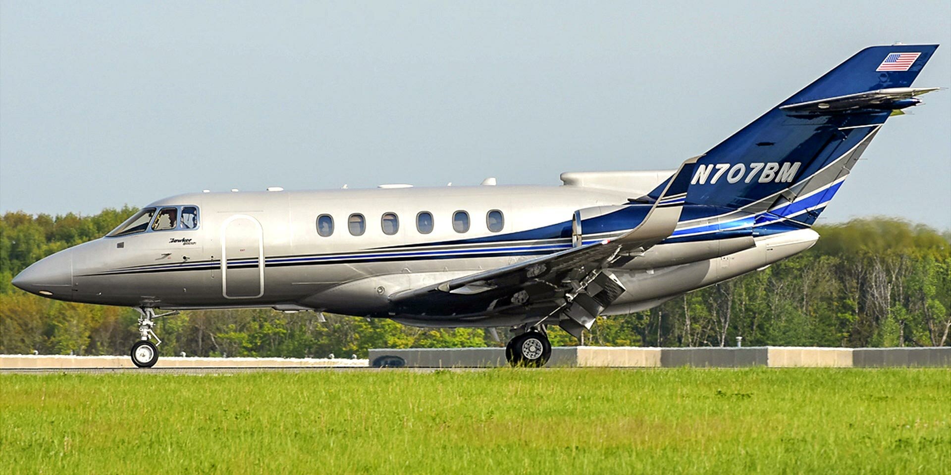 Hawker 800XP/900XP - Fleet - Private Jet Charter & Aircraft Management ...