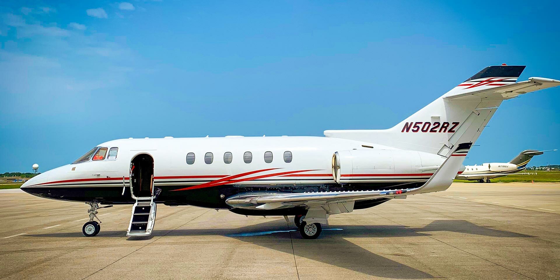 Hawker 800XP/900XP - Fleet - Private Jet Charter & Aircraft Management ...